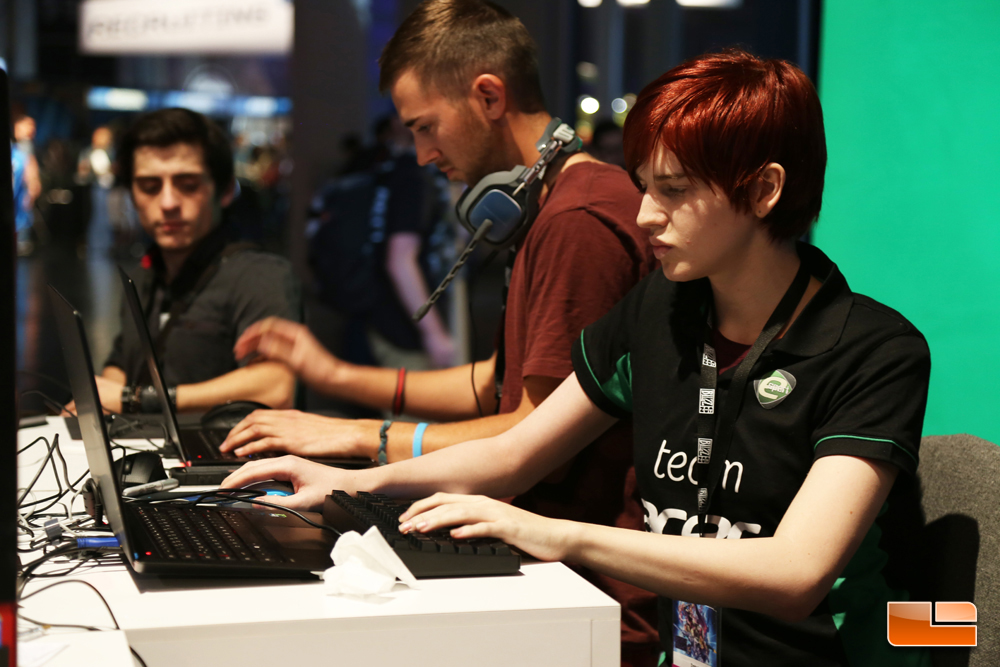 Intel Demonstrates Range of Mobile Products at Their BlizzCon Booth ...