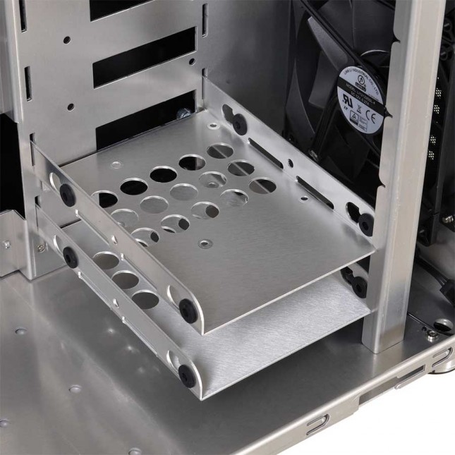 Lian Li's PC-7N Brings Classic Mid Tower Looks Back - Legit Reviews